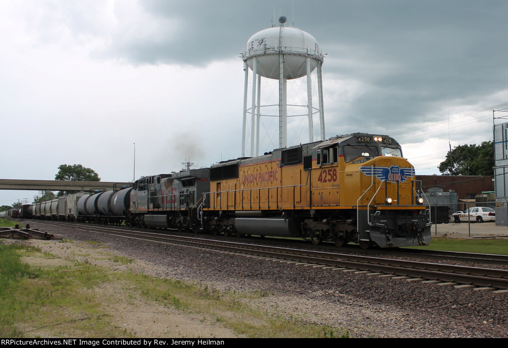 UP 4258 & KCS 4615 (2)